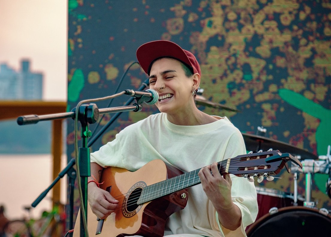 Yaisa Montes presenta su disco Bajo Agua : Economis